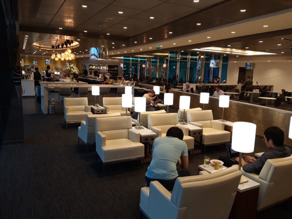 United Club Lounge London Heathrow T2B Review