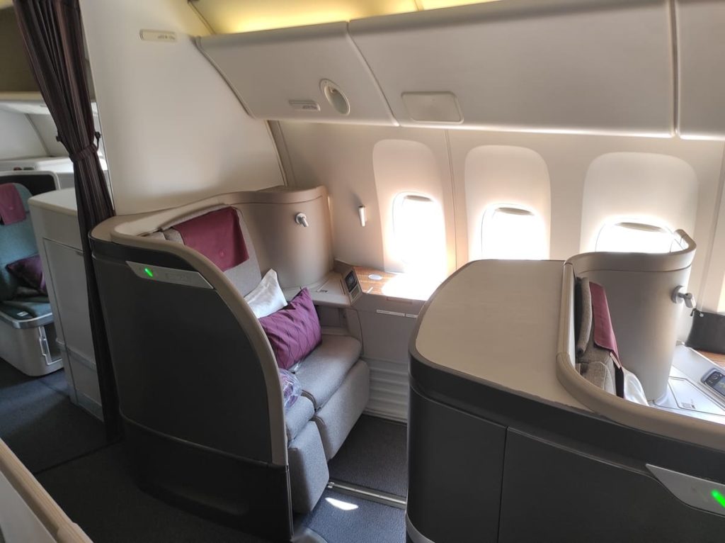 Qatar Airways First Class B777-300ER von Cathay Pacific