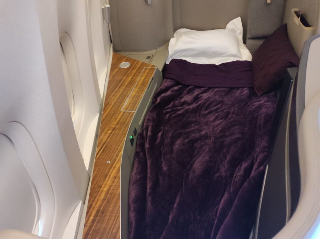 Qatar Airways First Class B777-300ER von Cathay Pacific